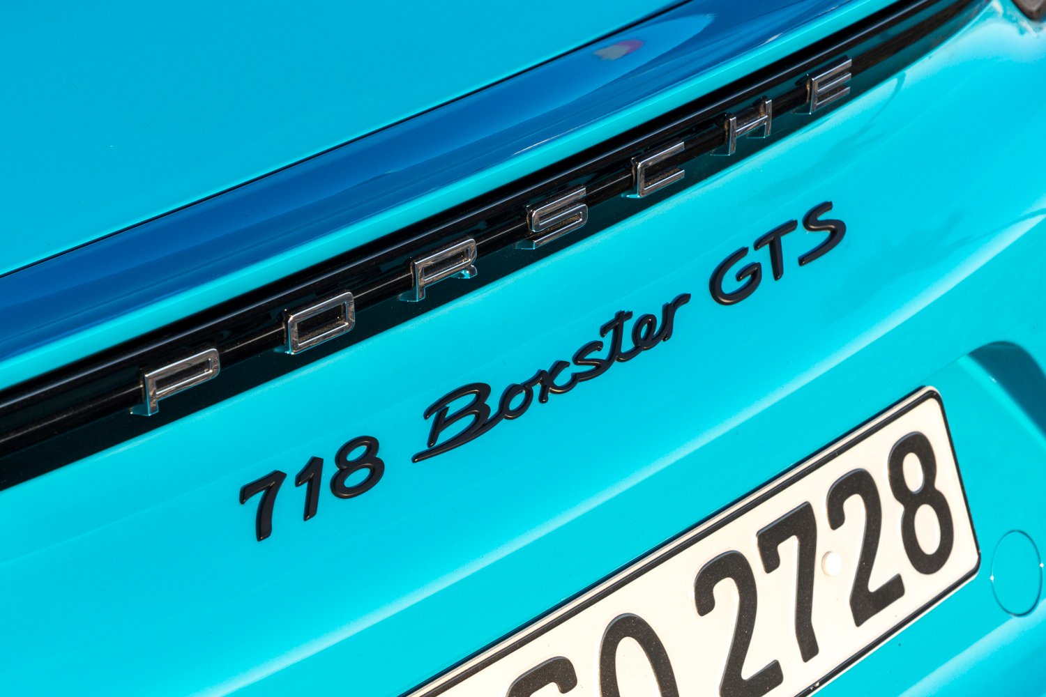 Miami Blue 2018 Porsche 718 Boxster GTS | Car Dreams