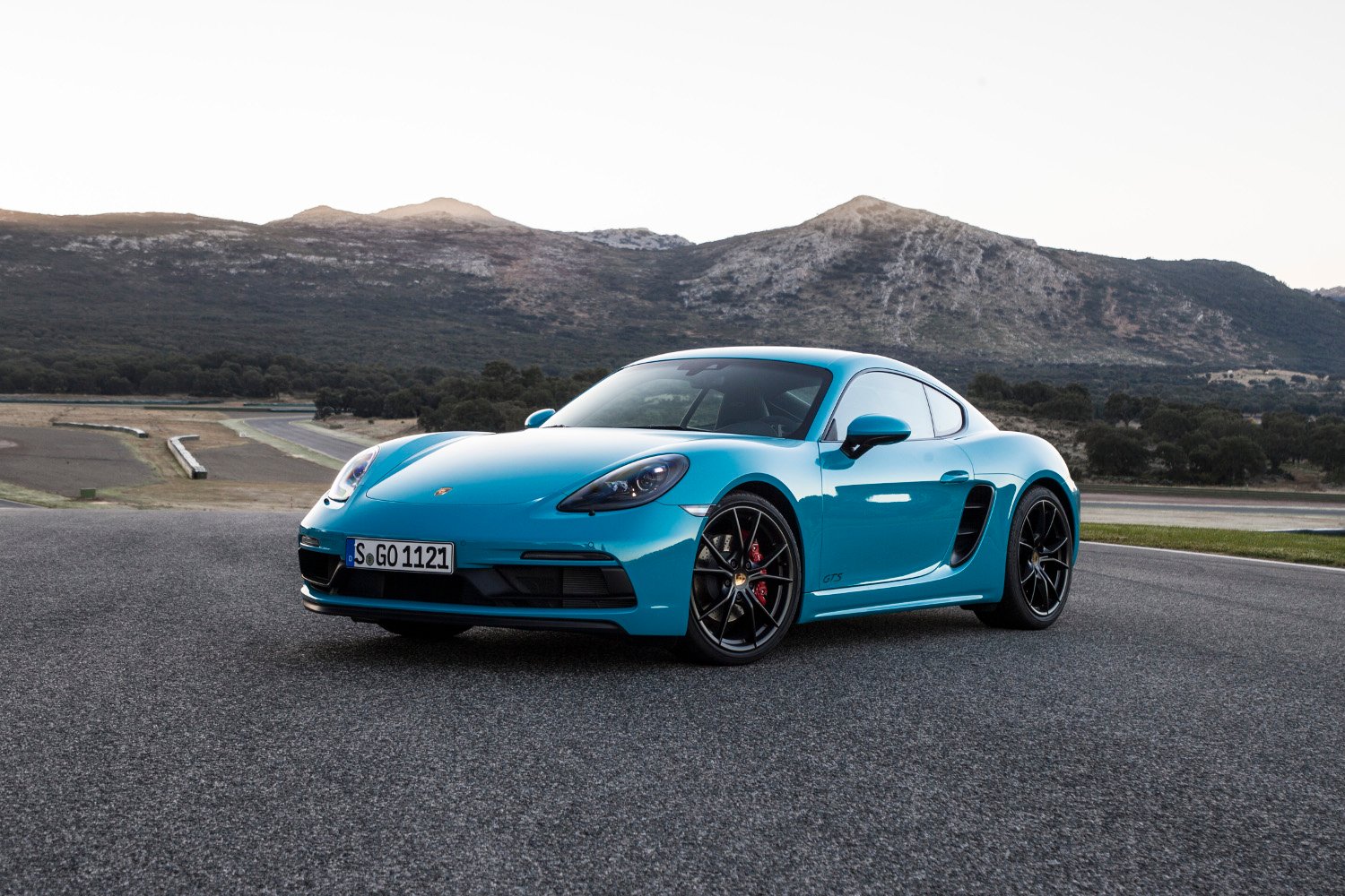 Miami Blue 2018 Porsche 718 Cayman GTS | Car Dreams
