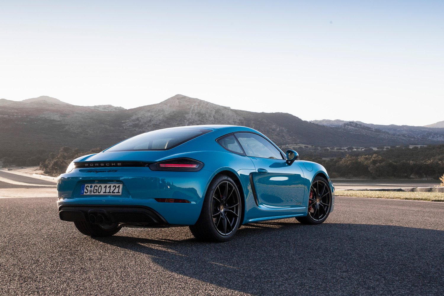 Miami Blue 2018 Porsche 718 Cayman GTS | Car Dreams