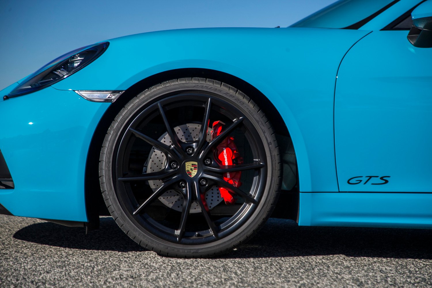 Miami Blue 2018 Porsche 718 Cayman GTS | Car Dreams