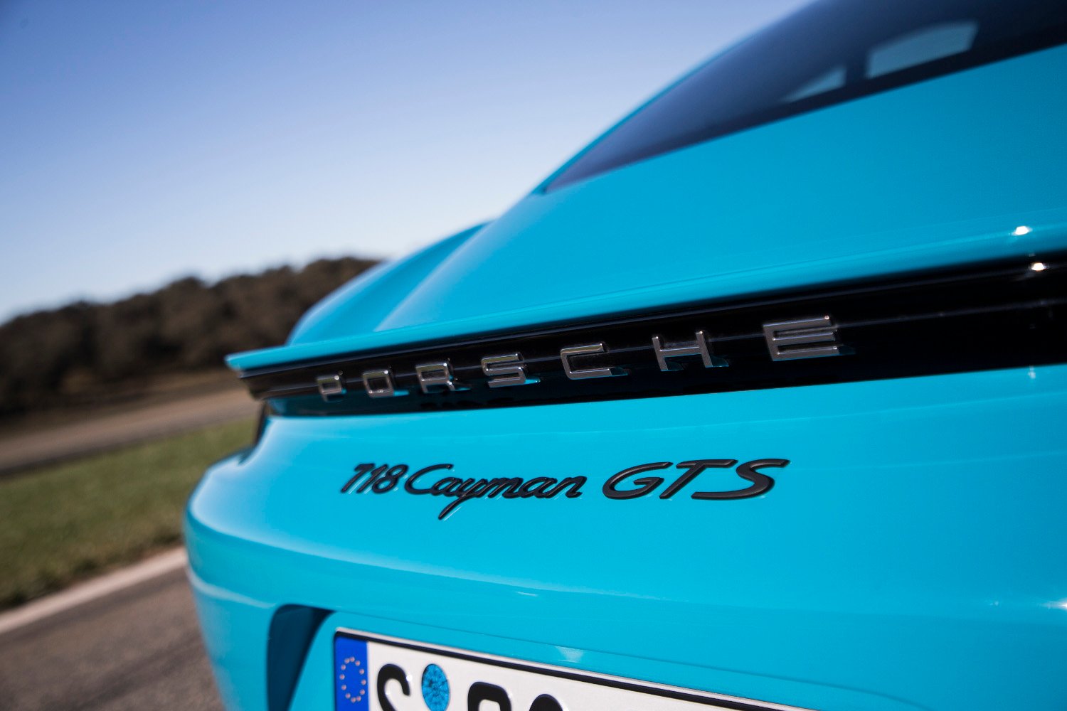 Miami Blue 2018 Porsche 718 Cayman GTS | Car Dreams