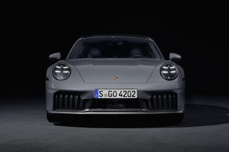 5.7-litre V10 - The Carrera GT Engine (2003) | Porsche Engines