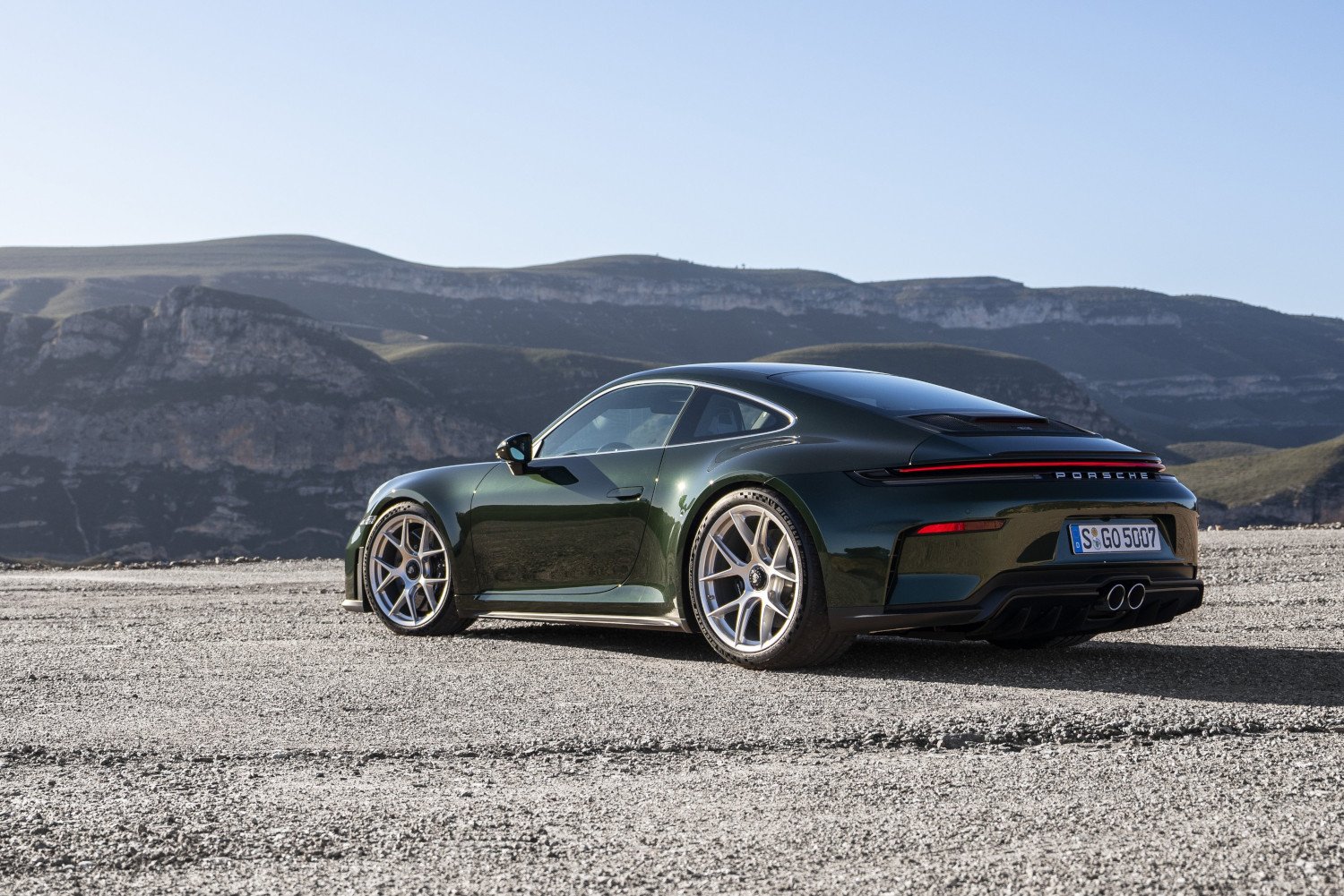Oak Green Metallic Neo 2025 Porsche 911 GT3 Touring Package | Car Dreams